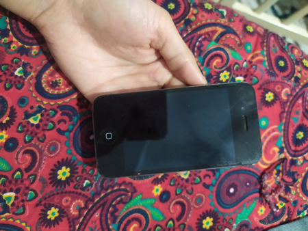 Iphone 4 sotiladi