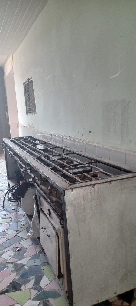 Газовая плита (4 талик газ плита сотилади)