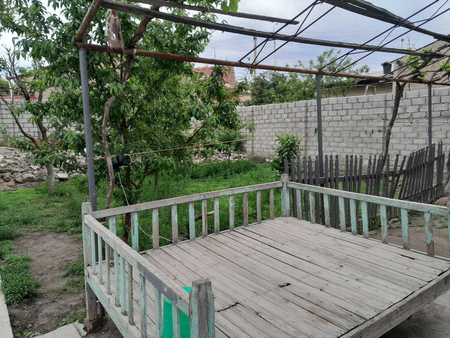 Karmana markazida hovli sotiladi
