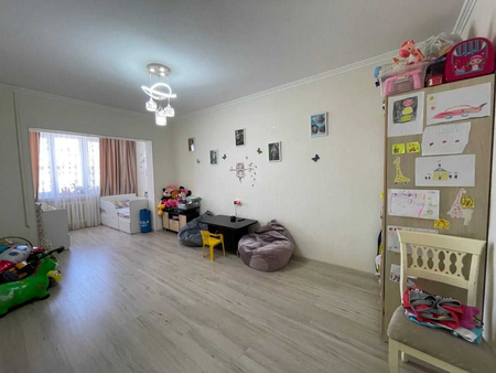 Продаётся квартира в Ташкенте 4/7/9 93 м², улица Олтин тепа (J2570)