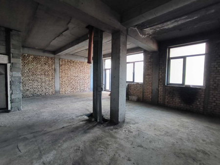 Продается кв Parkent ko’chasi, «Deluxe» da 73 m2 kvartira sotiladi.