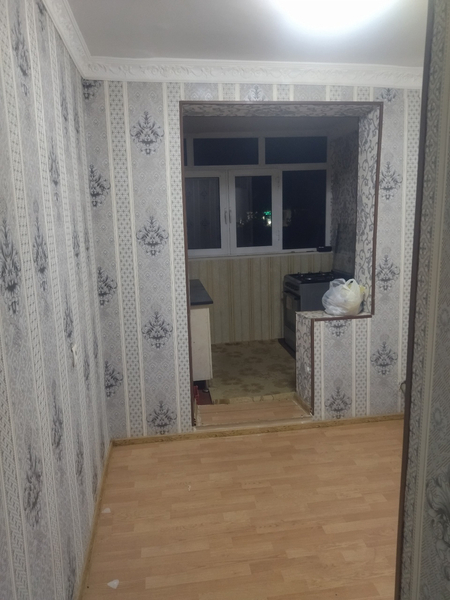 200$ 2 комнатная 3 этаж 4этажный дом адрес Атлас