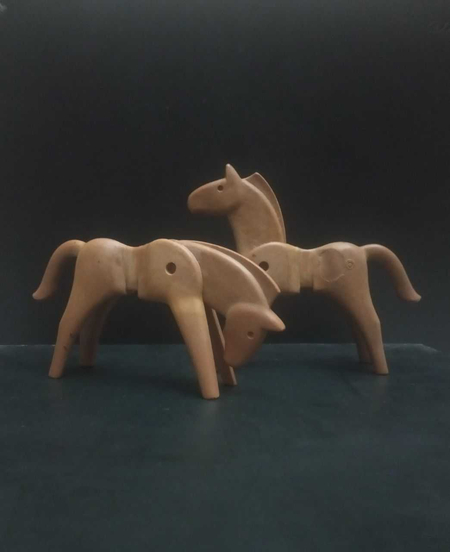 Детская игрушечная лошадка 