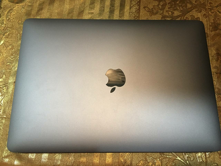 Assalom alekum Macbook Air sotiladi