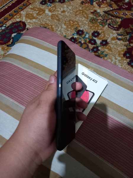 Samsung A13 telefoni sotiladi.
