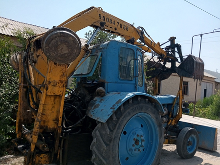 Traktor kran sotiladi