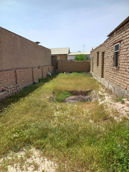 Uchastka sotiladi