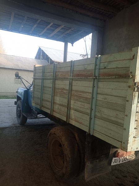 Gaz 52 sotiladi ..