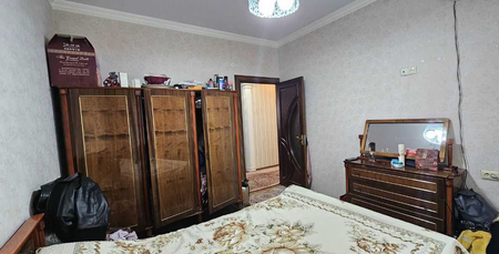 Продаётся квартиры 5/4/5 на  Юнусабадском районе 19-й кв (J2346)