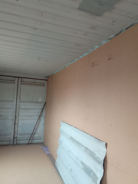 Kantenr sotiladi 2 100$