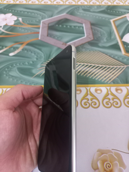 Samsung s10 e yaxshi holatda