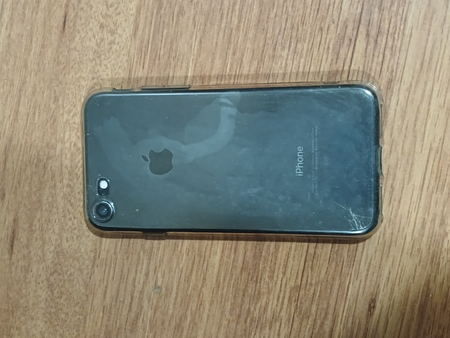 Iphone 7 sotladi