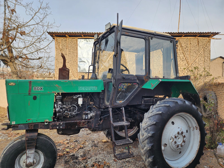 Belarus mtz traktor 80x sotiladi