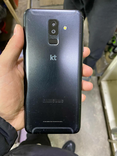 Samsung a6+  32tali tel ishlashi zor zaryati 1 kunga bemalol yetadi