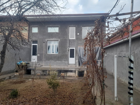 Uy xovli sotiladi uchaska