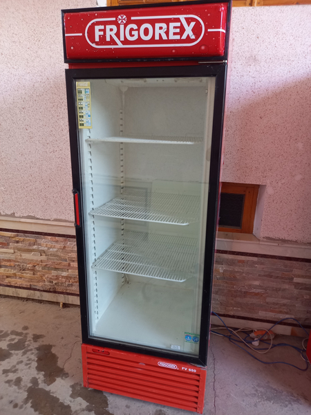 Vitrina xaladilniksovitadi 650 L zavod Gretsya -4 gacha sovitadi