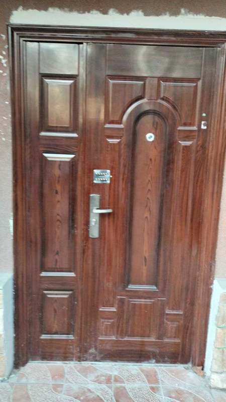 Установка замка кодового  на двери.