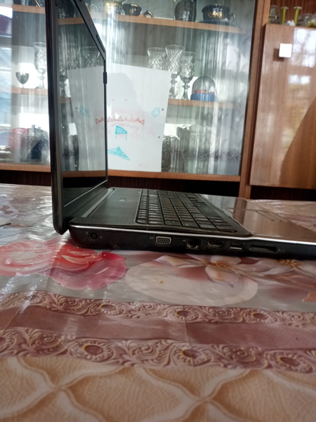Ноутбук Compaq примерно 2007 года