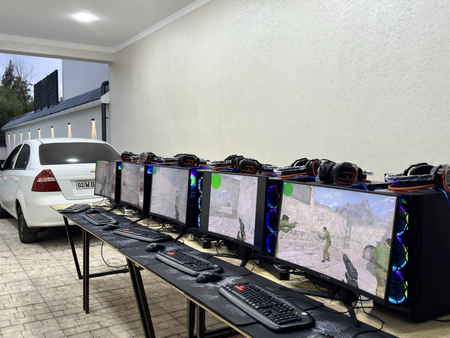 ARENDA KAMPYUTET 24 ekran 75hz 27 ekran 180hz lisi bor +PLAISTATION 5