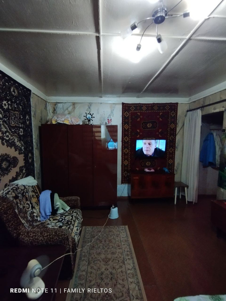 2/2/2 Спутник 3. В деревянном доме не торец санузел раздельный 33.000у