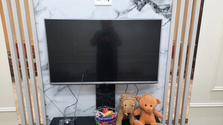 LG.   T V. 43.  Телвизор сотилади