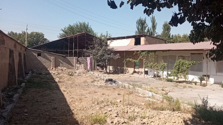 4 sotixli hovli uy sotiladi, oilaviy yashash uchun barcha qularliklar