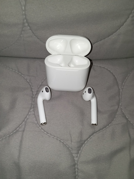 Беспроводные наушники AirPods