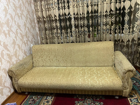 Диван раскладной.Xolati yaxshi yertilmagan.Narsa tahlashva jovoni bor