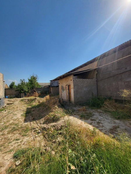 Uchastka sotiladi 4 sotix 3 xona