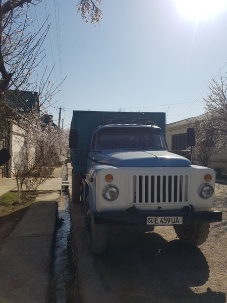 Gaz 53 srochna sotiladi