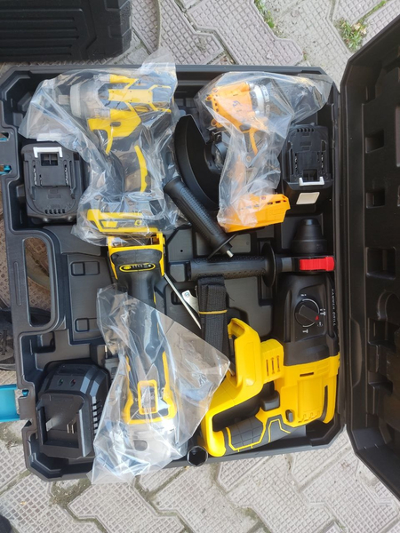 Perforator 4v1 makita