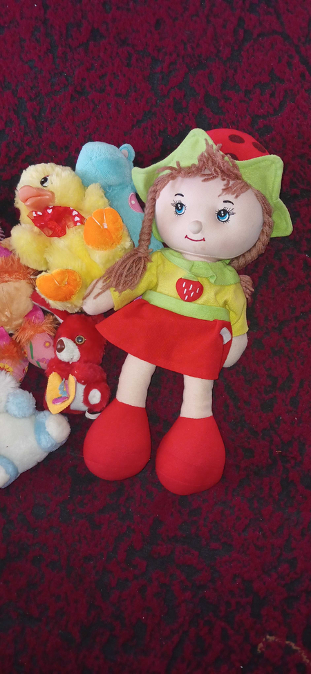 Мягкие игрушки большие 20 тысяч средние 10 тысяч