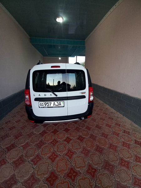 Lada largus cross
