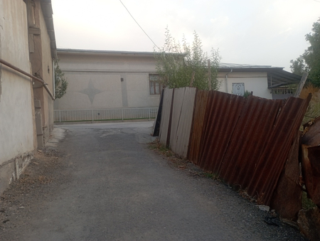 Quruq yer sotiladi 3-sotiq Fasat 20×15 oretir Yengi Tashmidan 1.5 km