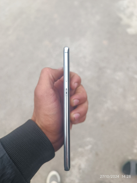 Samsung galaxy s10 plus sotiladi 1mln 600ming kelishamiz
