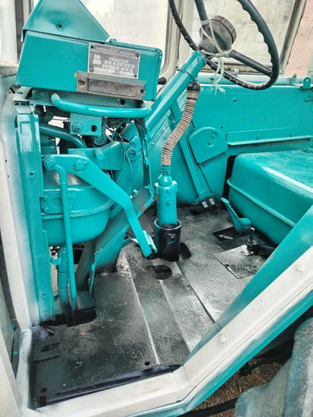Traktor sotiladi
