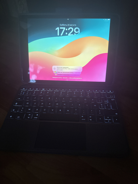 Ipad 9generation + клавиатура logitech combo touch