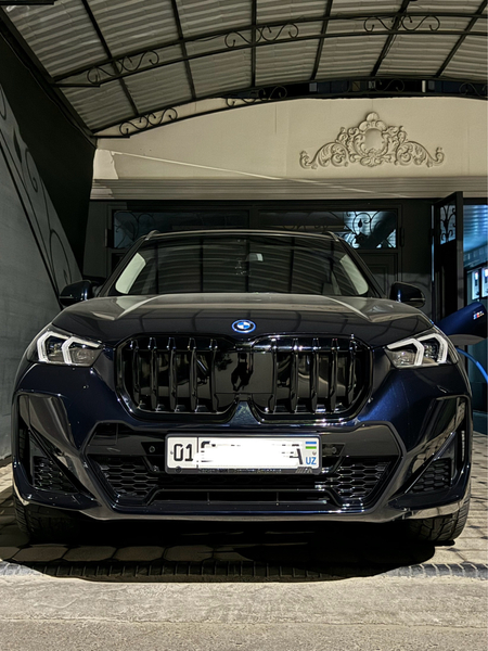 BMW ix1 (M)  410л.с