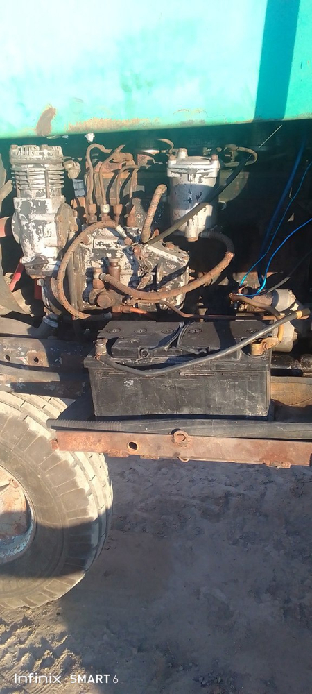 Traktor sotiladi