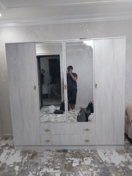Shkaf 4  eshikli