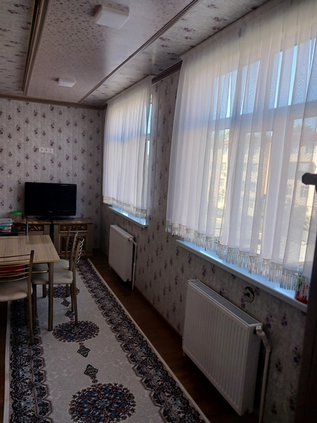 Уй сотилади 4 хонали 3 этаж 4 этажи дом 77 серия гиштли