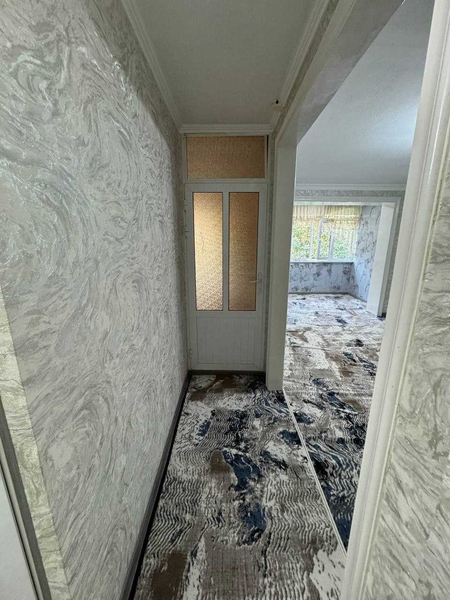 Срочно продаётся 2х комнатная квартира Азиз базар 2- этаж