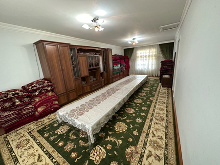Uchastka 6 sotix, 2 qavat, 9 xona, 2 oshxona, 3 sanuzel, bassesin.