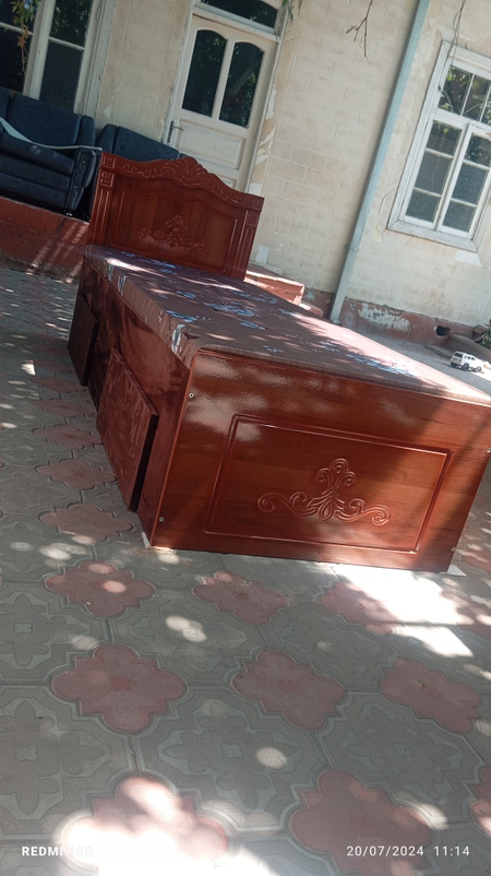 Divan  yakkalik.    .