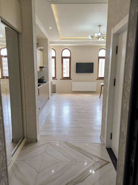 Продается 1/5/9 в центре. Ориентир: Алайский базар