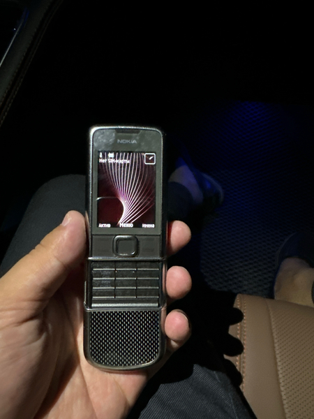Nokia 8800 carbon xolati yaxshi xech qanaqa ayibi yoq