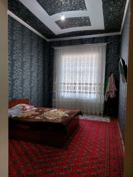 Nazarbek sadada uy sotiladi