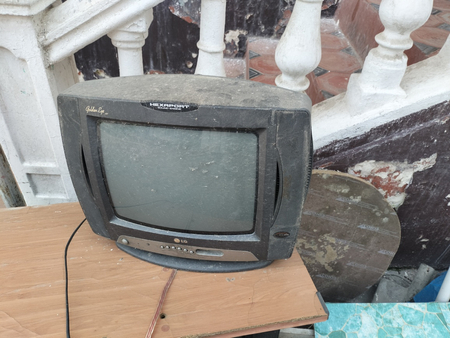 Телевизор 100 тысяч