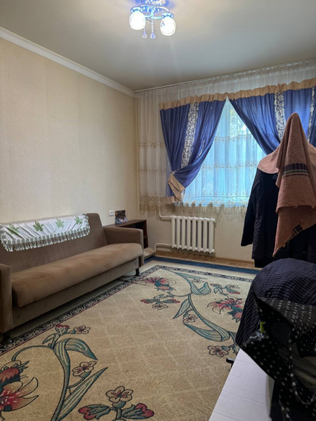 4/2/4 метро Буюк Ипак Йюли , Буз базар , кирпич 2х6 , есть парковка