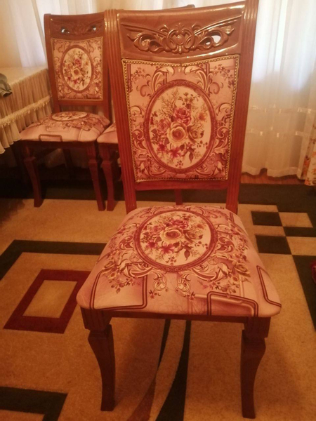 продаётся стол и стулья